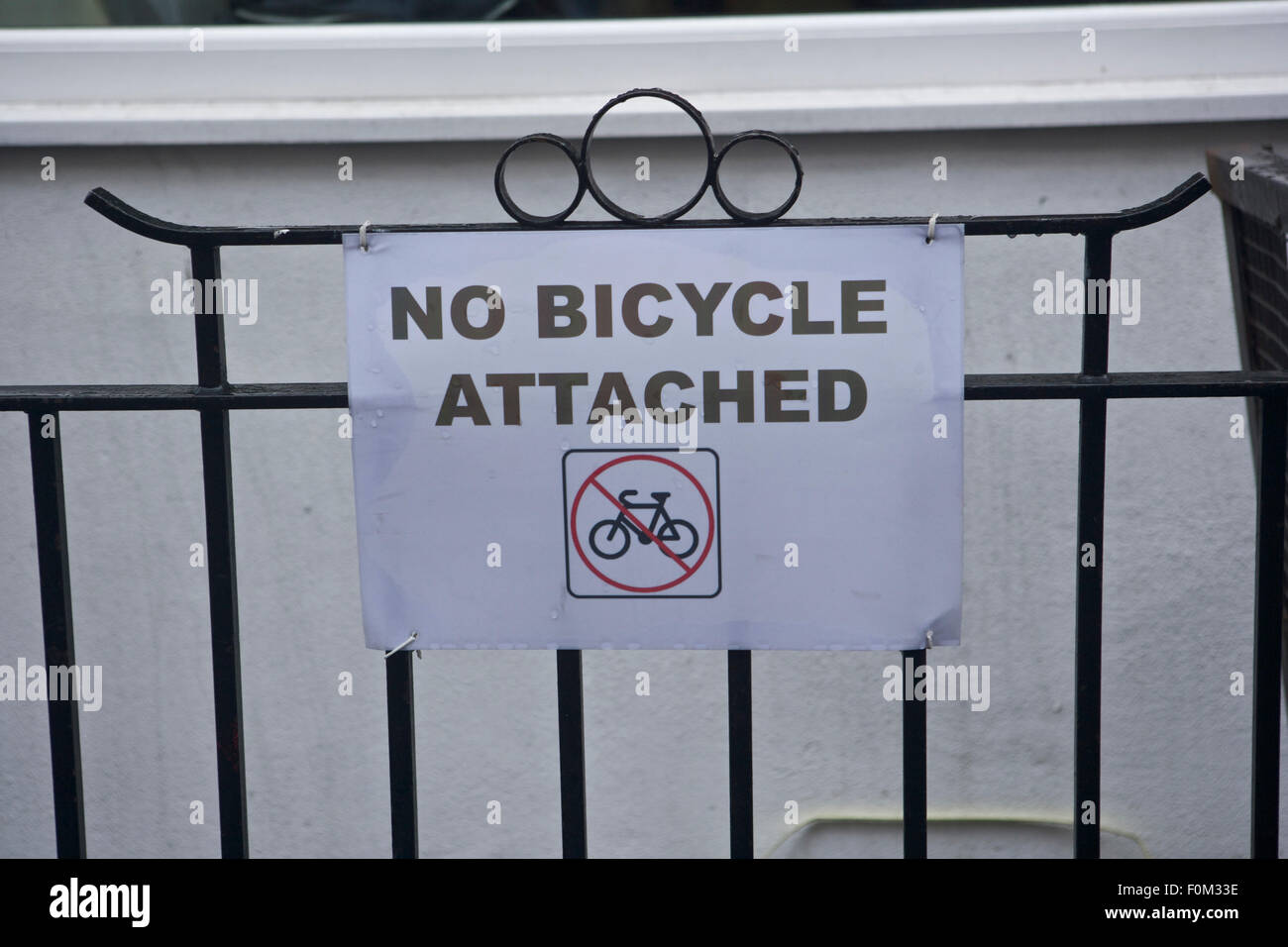 "No bicycle attached" sign trying to stop people attached bikes to ...