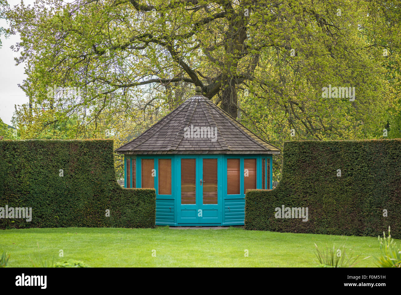 Summer house hi-res stock photography and images - Alamy