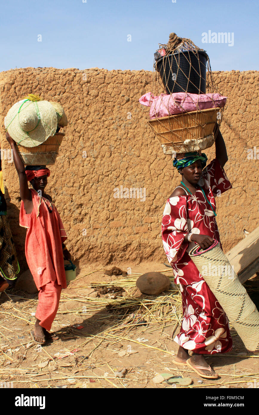 BANDIAGARA, MALI - SEPTEMBER 29, 2008: Unidentified woman in bandiagara ...
