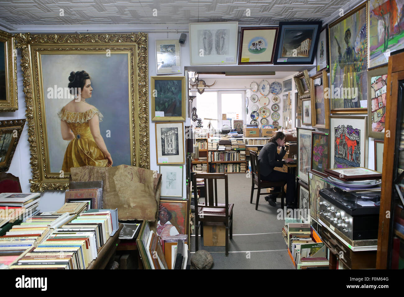 Old shop painting hi-res stock photography and images - Alamy