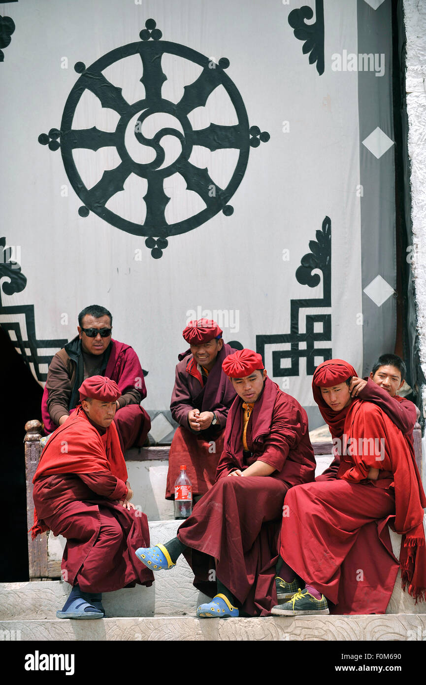 India Jammu Kashmir Ladakh Hemis Monastery Monks in the courtyard Stock ...