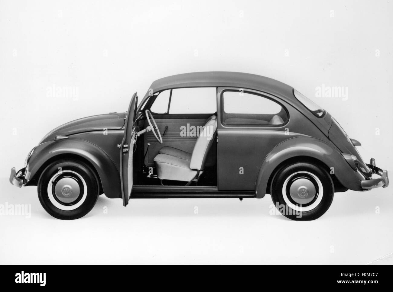 1960s volkswagen beetle side view Black and White Stock Photos & Images - Alamy