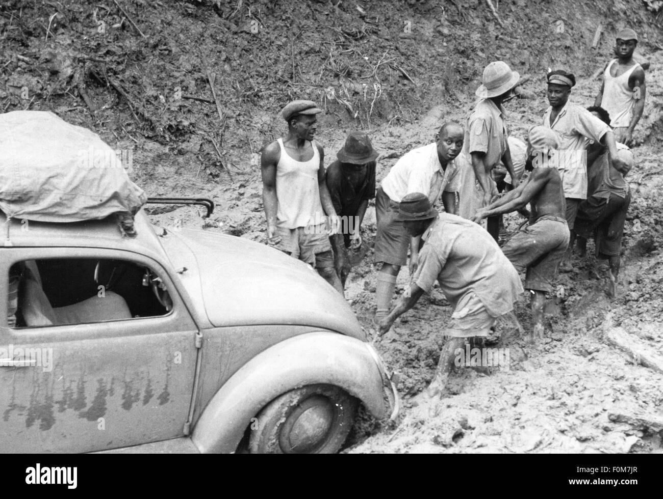 Car stuck in mud hi-res stock photography and images - Alamy