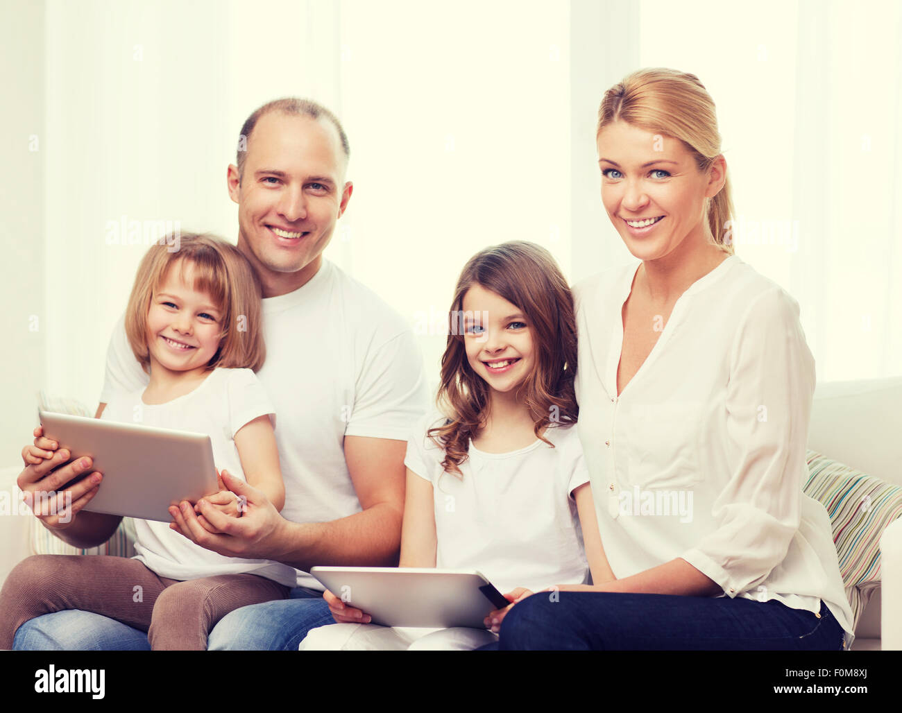 Teen girls computers hi-res stock photography and images - Alamy