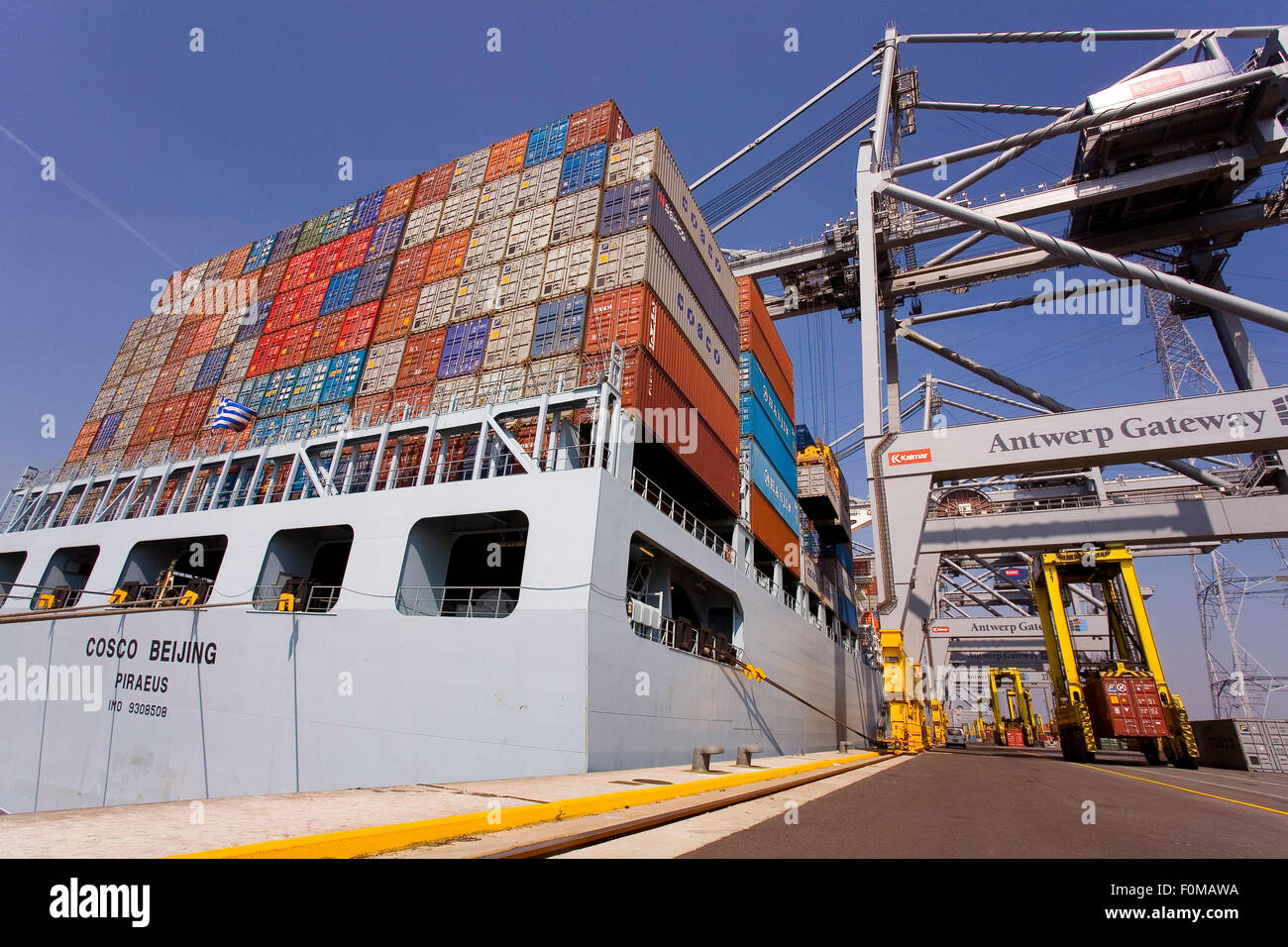 Cosco container ship loading and unloading hi-res stock photography and ...