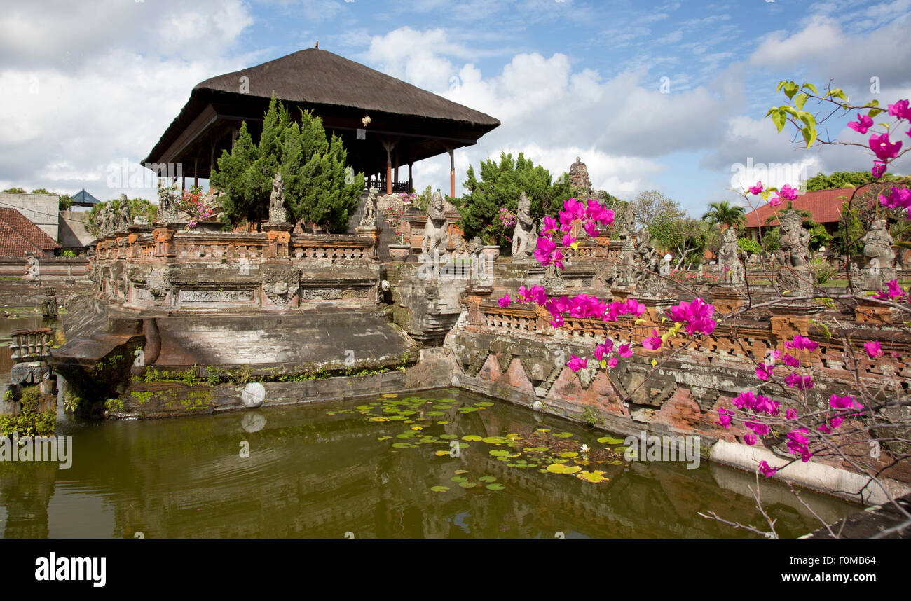 The Royal Courts of Justice in Klungkung Bali Stock Photo - Alamy