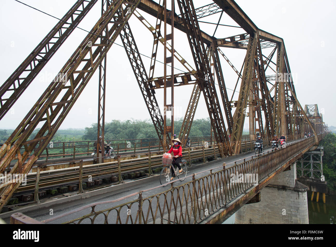 New Long Bien Bridge in Hanoi Stock Photo - Alamy