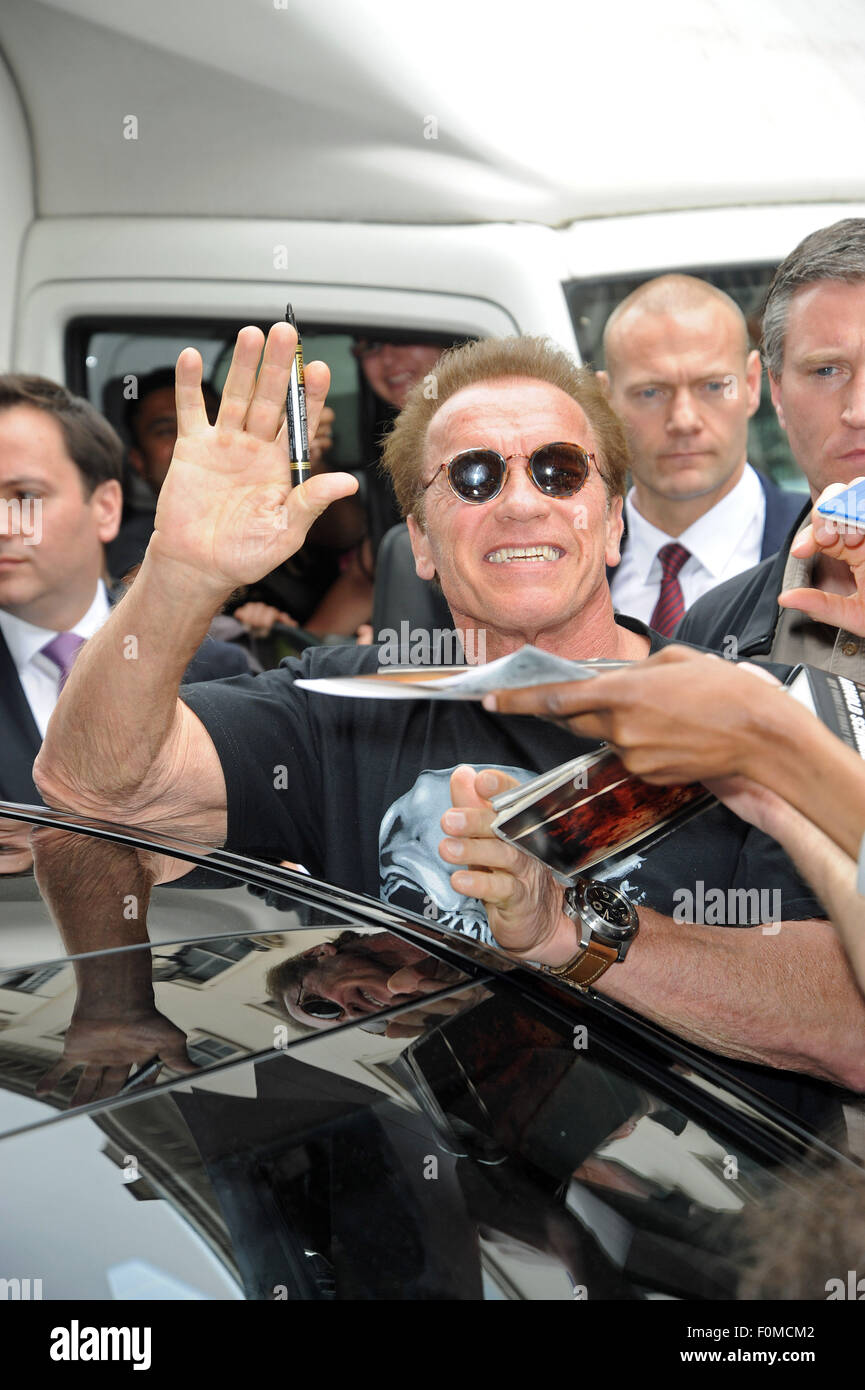 Arnold Schwarzenegger signs for fans as he leaves Claridges Featuring ...