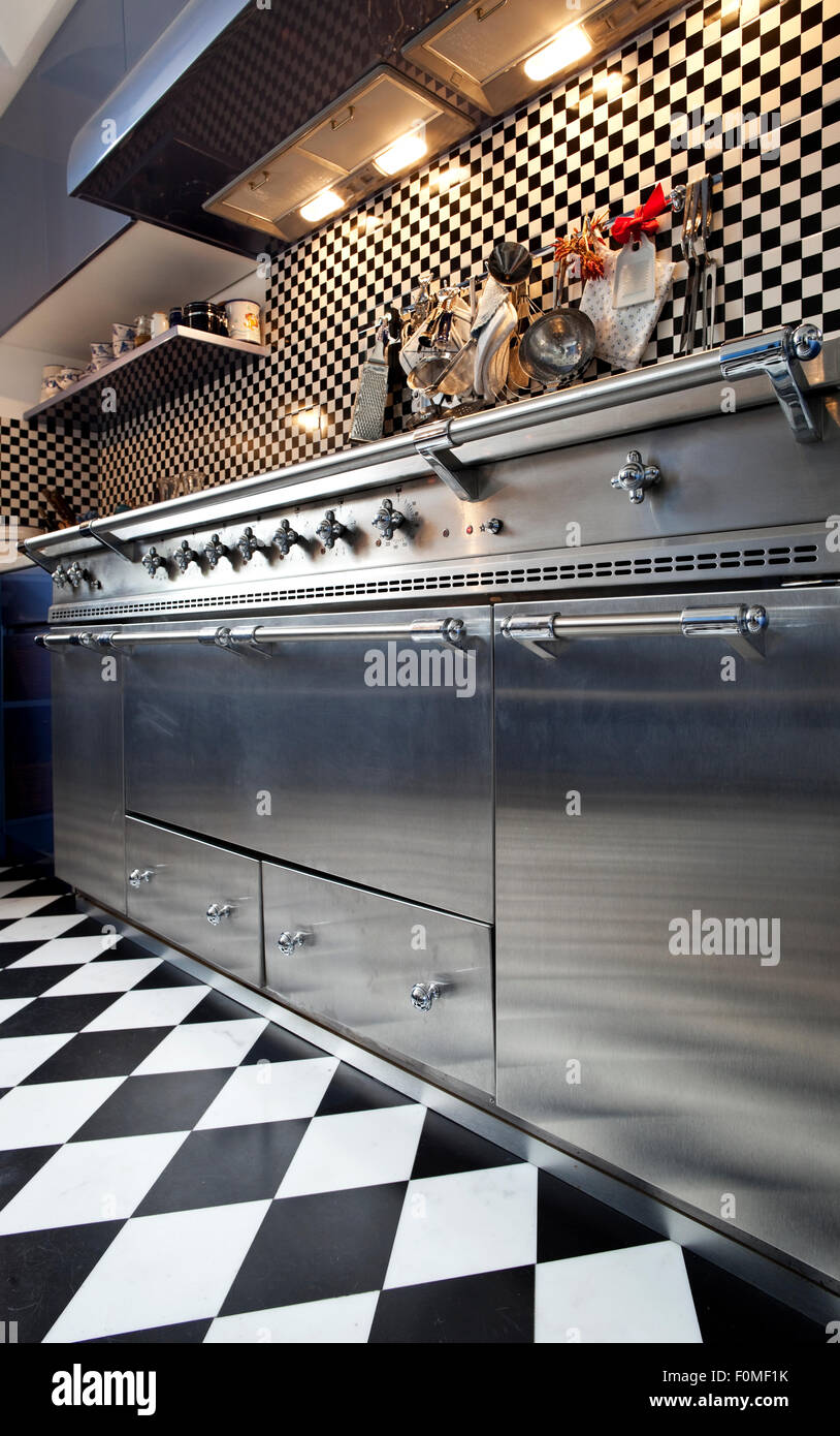 chessboard tile, kitchen interior Stock Photo - Alamy