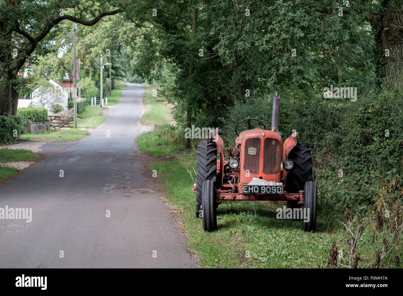 Vintage nuffield tractor hi-res stock photography and images - Alamy