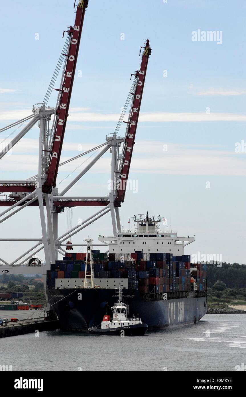 Dunkerque dunkirk port harbour dockside terminal hi-res stock ...