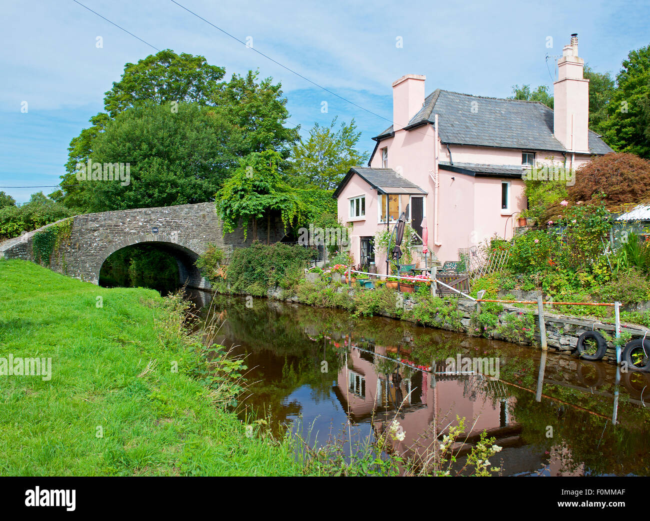 Bridge monmouthshire and brecon canal hi-res stock photography and ...