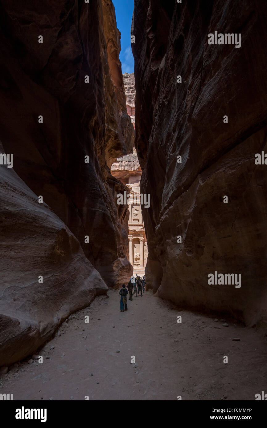 the siq and al-Khaznah or the Treasury, Petra, Jordan Stock Photo - Alamy