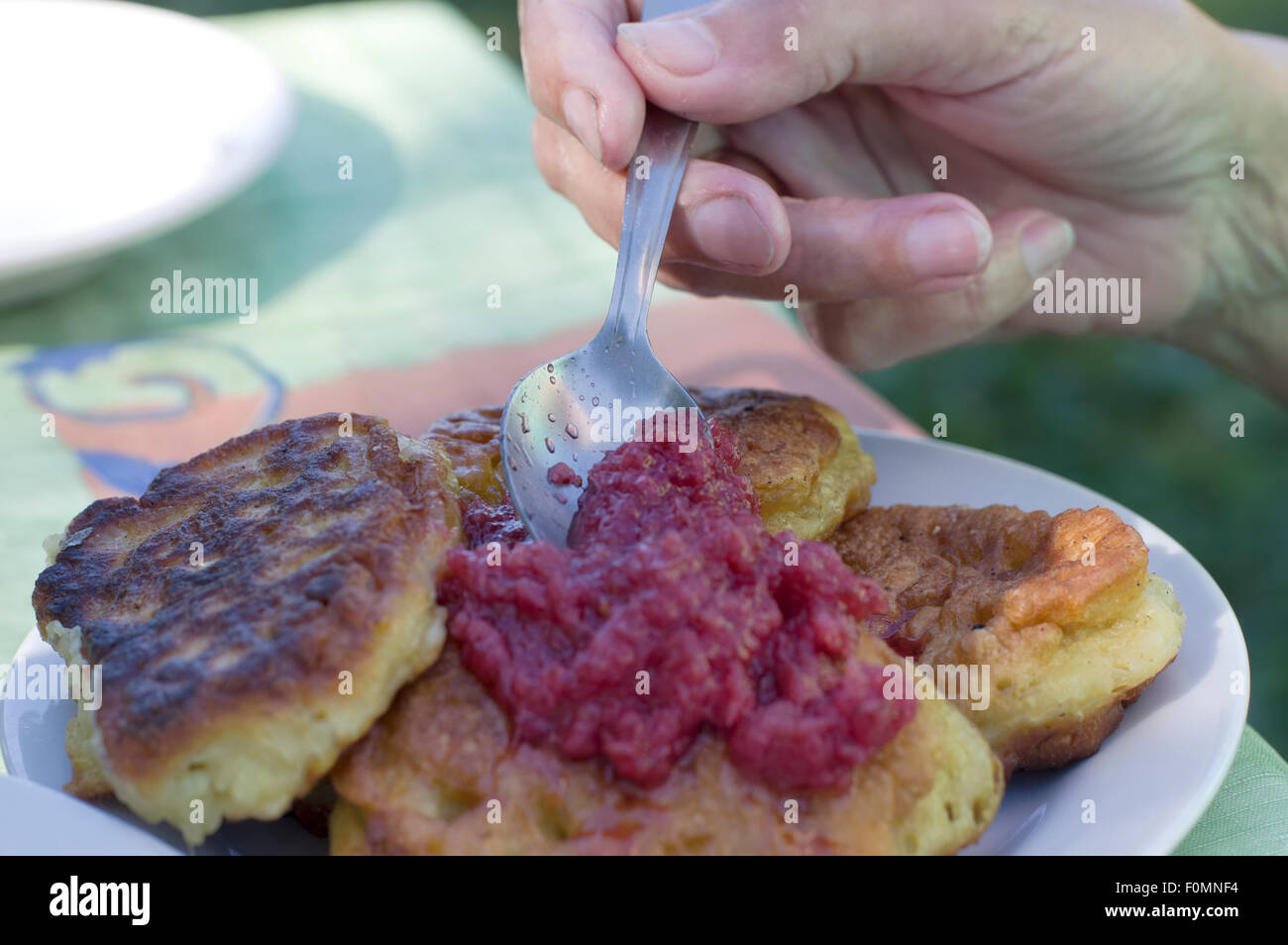 Syrup put on top pancakes hi-res stock photography and images - Alamy