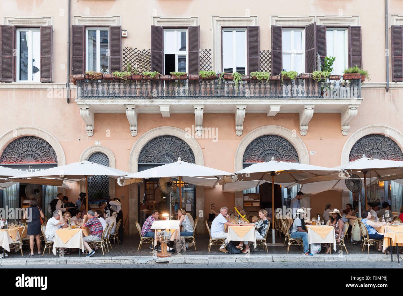 Piazza navona restaurant hi-res stock photography and images - Alamy