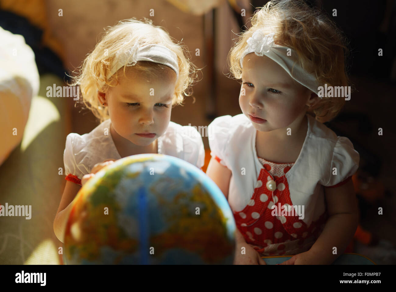 two cute twin girls Stock Photo - Alamy