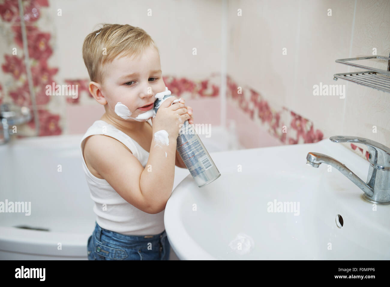 boy playing with shaving foam Stock Photo - Alamy