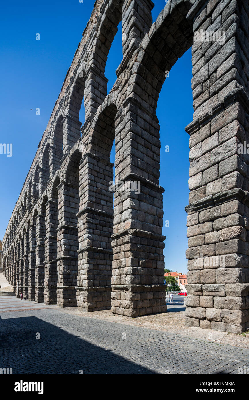 Arches aqueduct hi-res stock photography and images - Alamy