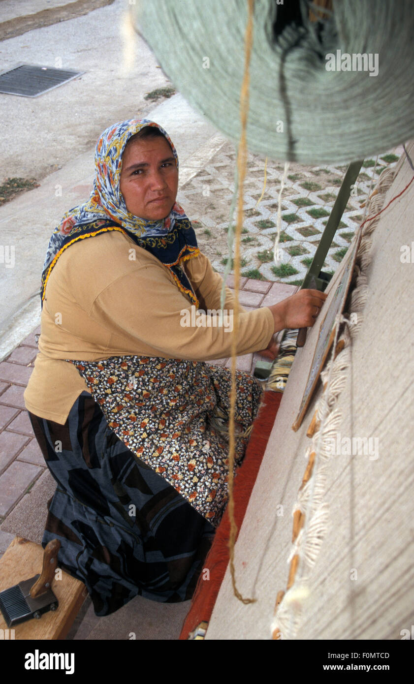 Turkish woman carpet weaving hi-res stock photography and images - Alamy