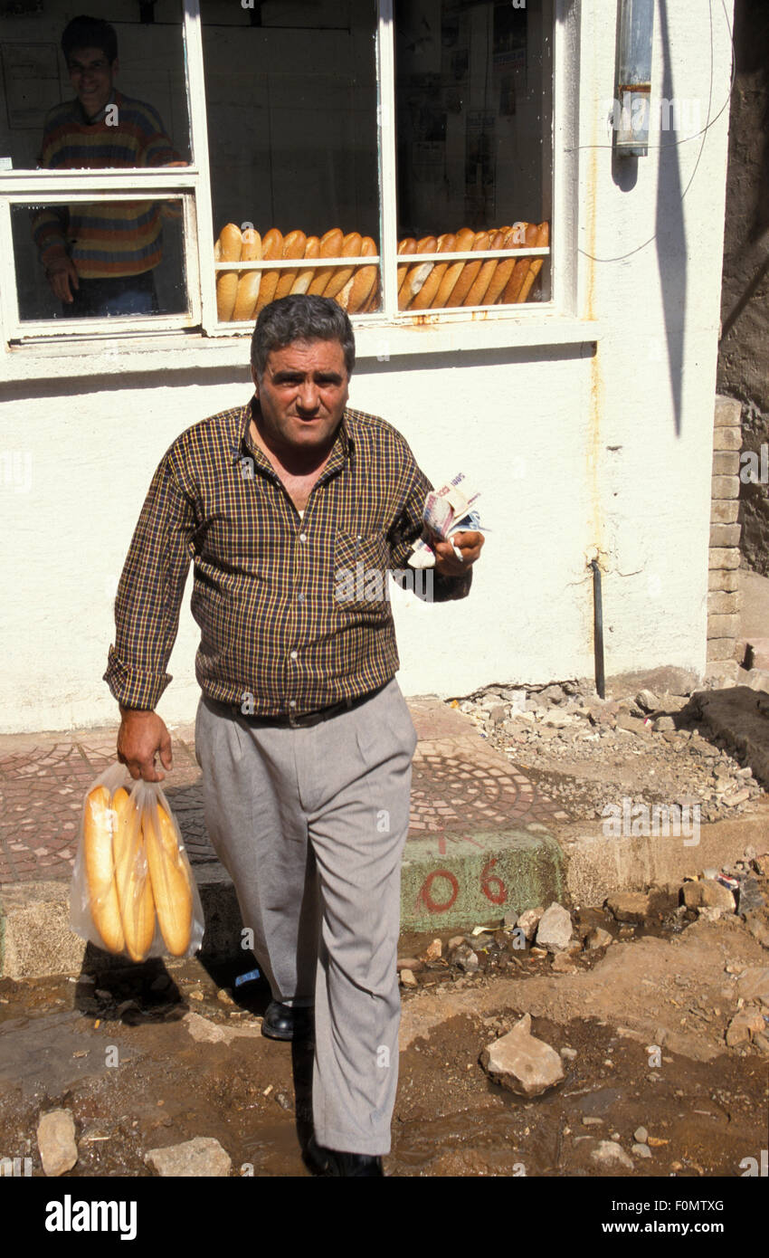 Man carrying bread from Bakery store in Turkey Stock Photo - Alamy