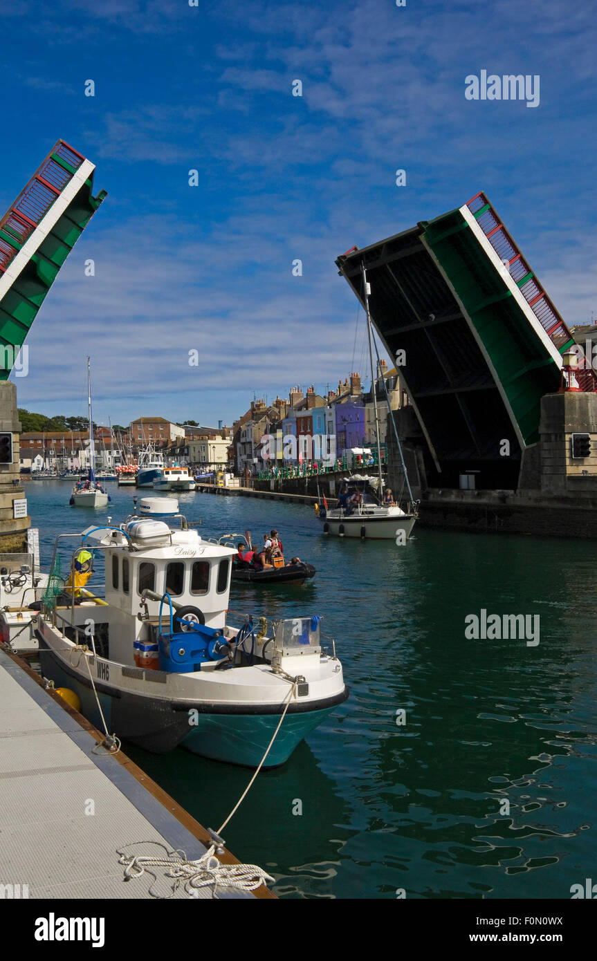 Vertical lift drawbridge hi-res stock photography and images - Alamy