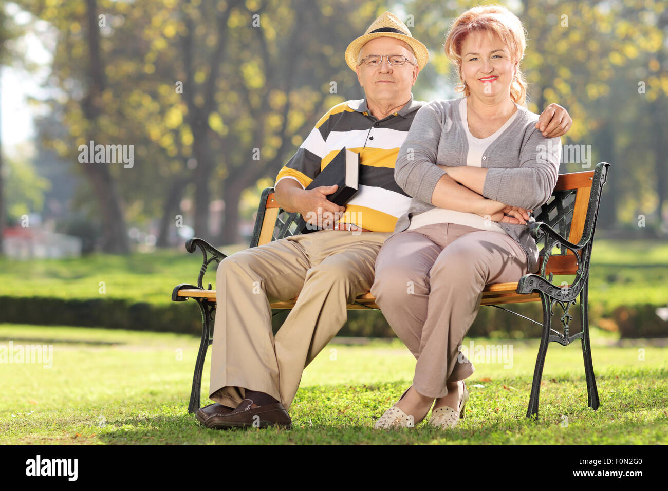 Relaxed mature couple hi-res stock photography and images - Alamy