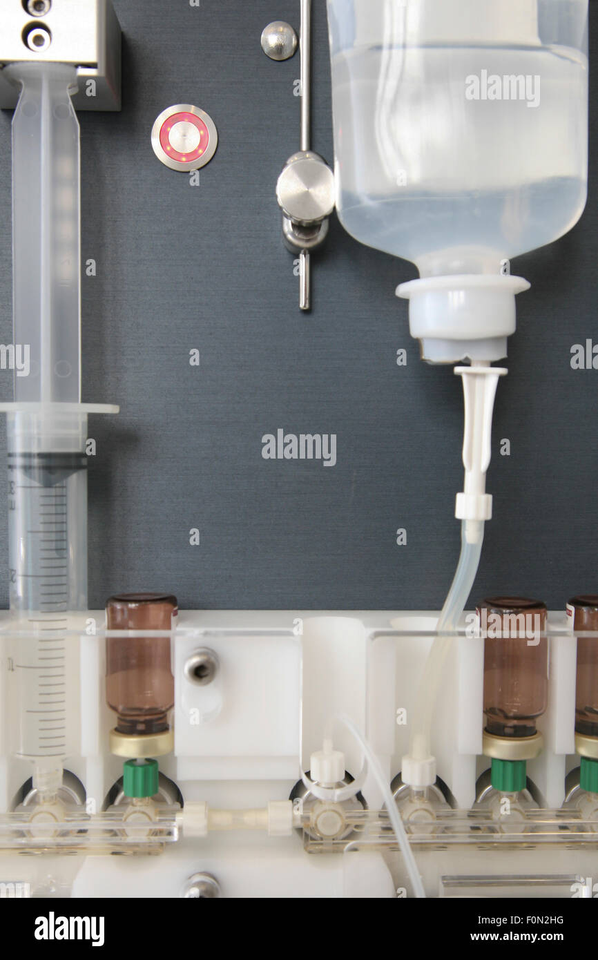 Laboratory syringes hi-res stock photography and images - Alamy