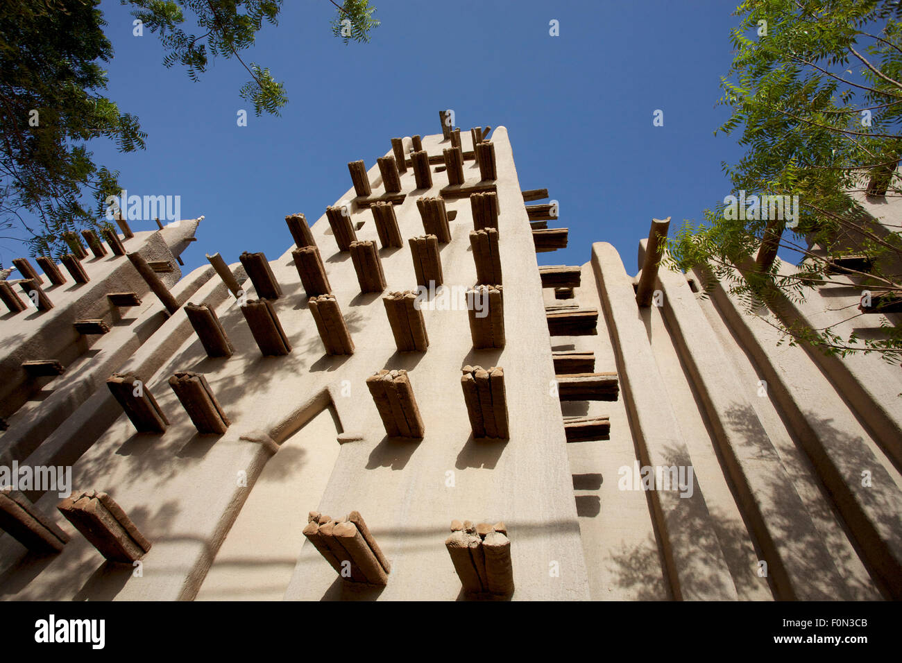 The great mosque in Mopti, built from mud. Mali, western africa Stock ...