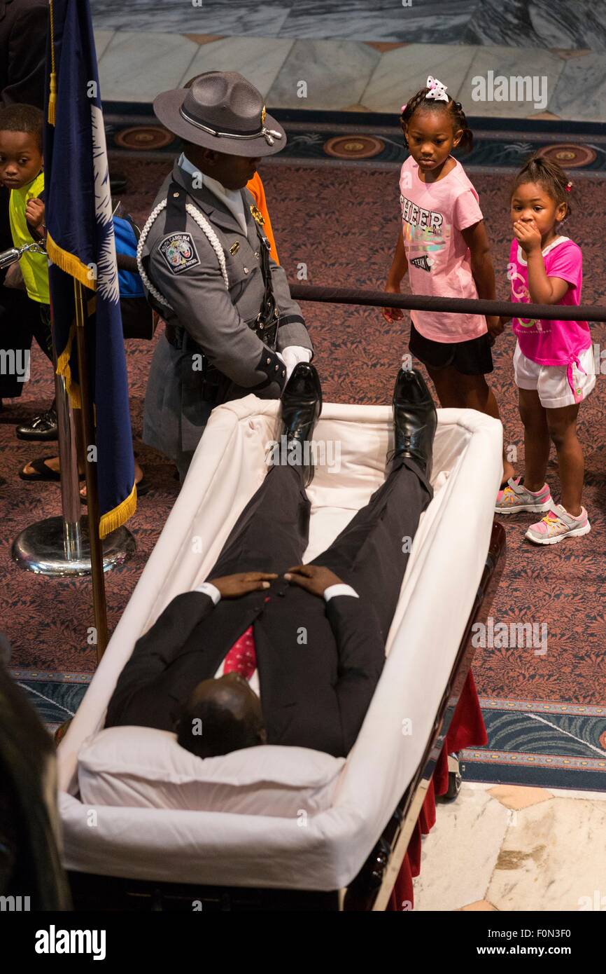 Mourners pause to view the body of slain State Senator Clementa ...