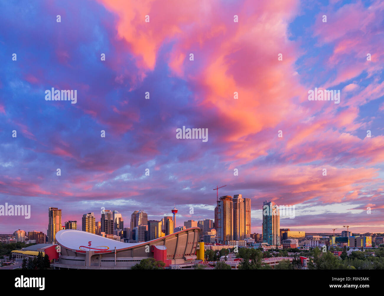 Calgary skyline at dawn, Calgary, Alberta, Canada Stock Photo - Alamy