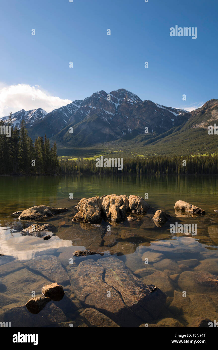 Pyramid mountain hi-res stock photography and images - Alamy