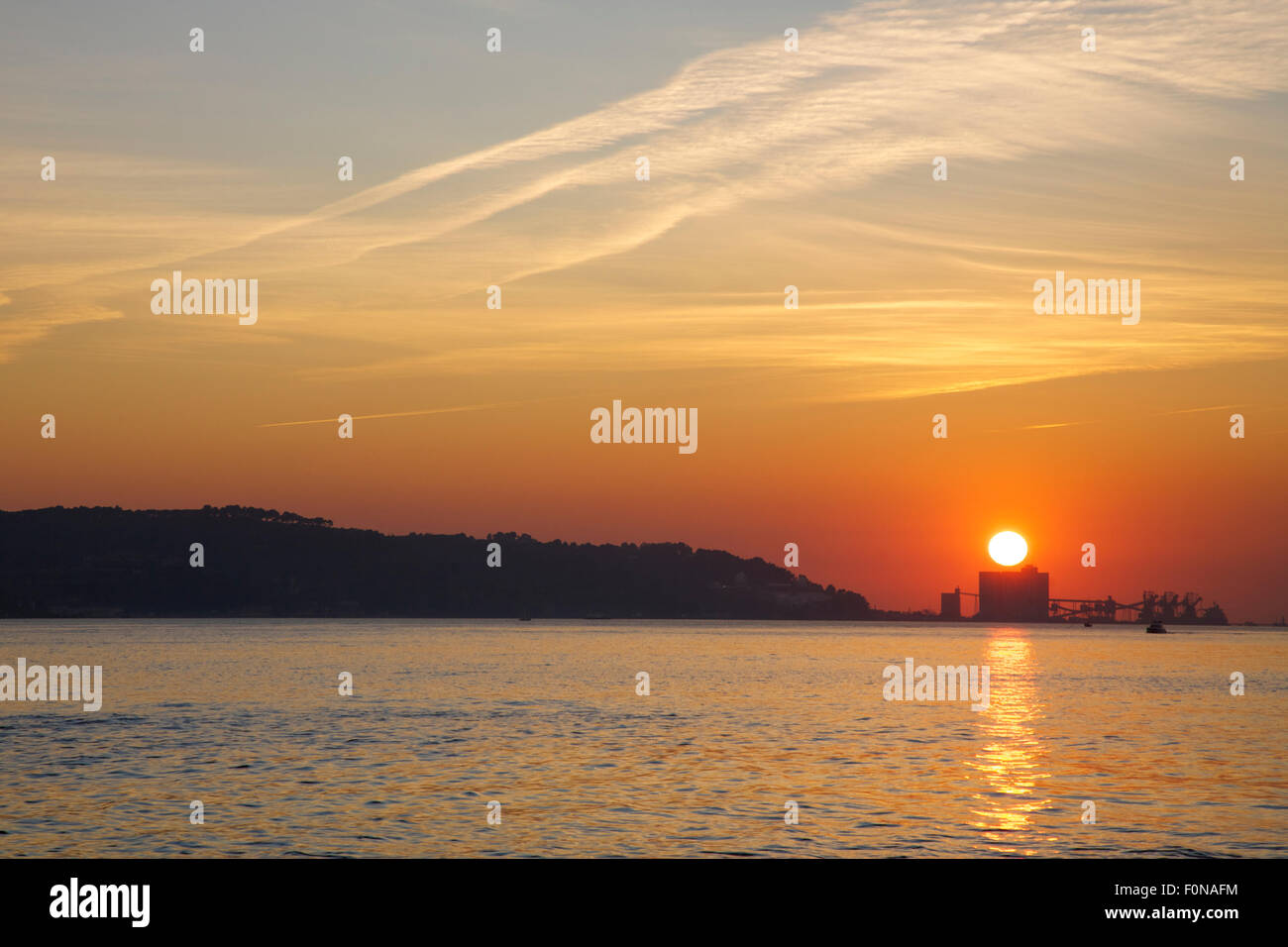 Tagus river bridge 25th hi-res stock photography and images - Alamy