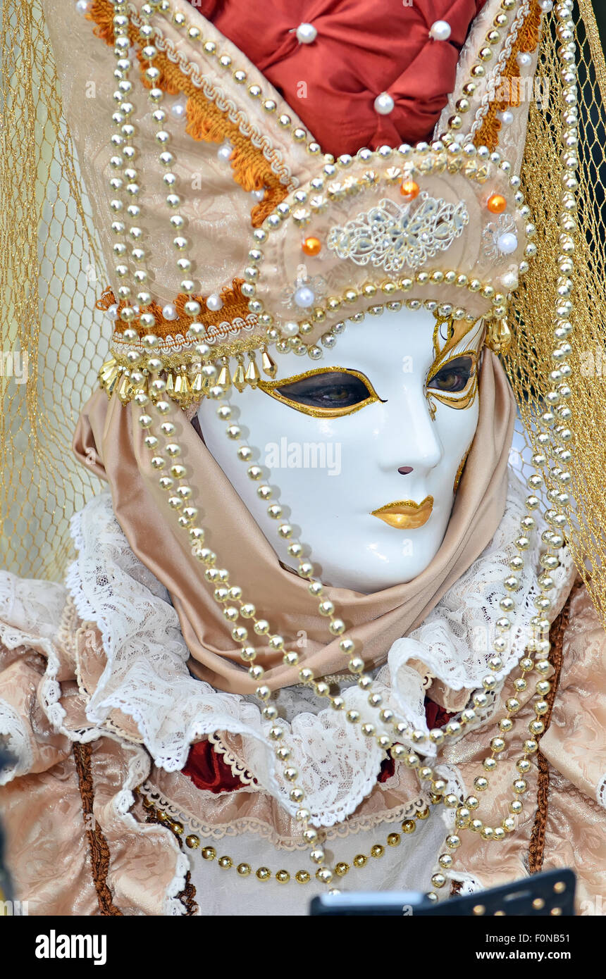 Venetian chain hi-res stock photography and images - Alamy