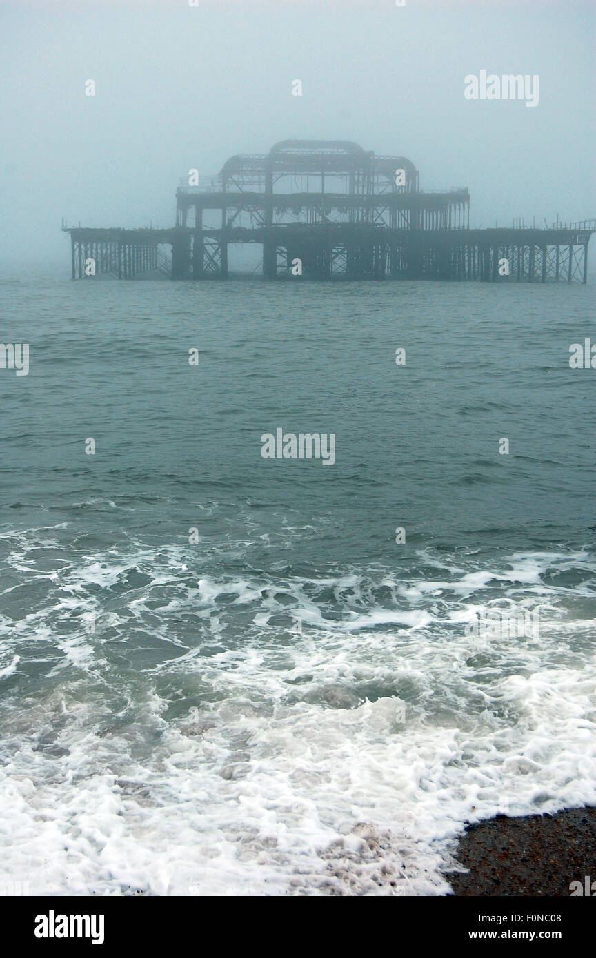 Wet day in brighton hi-res stock photography and images - Alamy