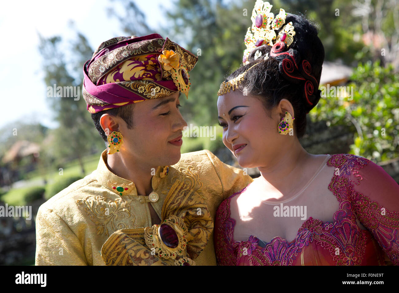 Balinese traditional wedding hi-res stock photography and images - Alamy