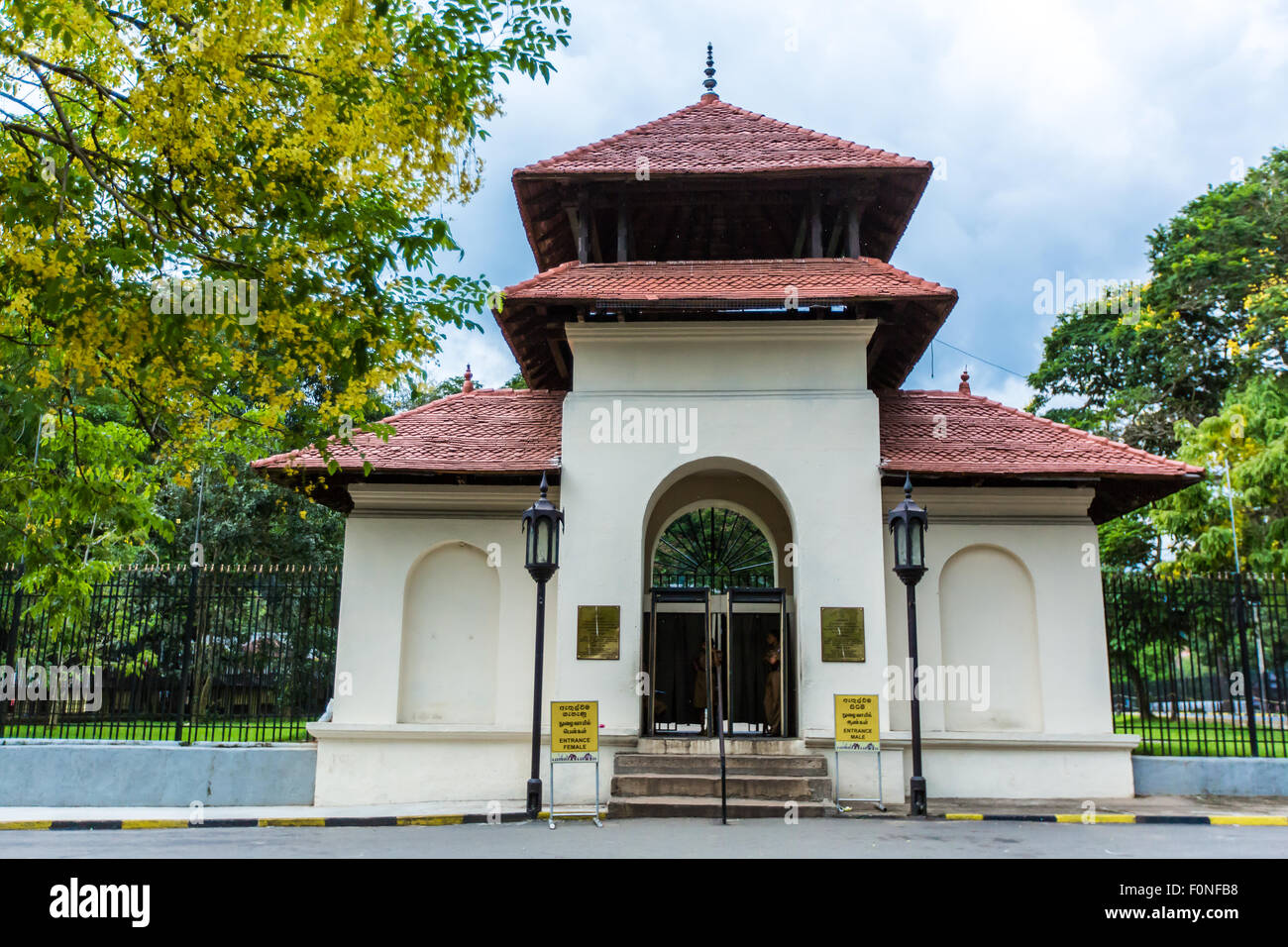 Sri Lanka Dalada Maligawa Stock Photo - Alamy