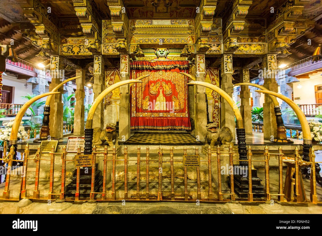 Sri Lanka Dalada Maligawa Stock Photo - Alamy