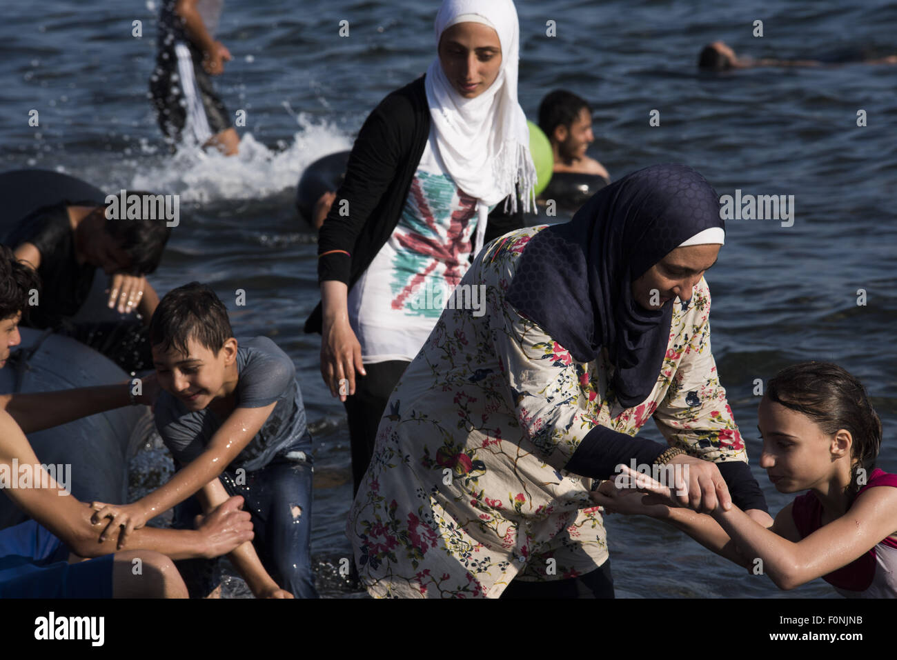 Syrian refugees greece beach hi-res stock photography and images - Alamy