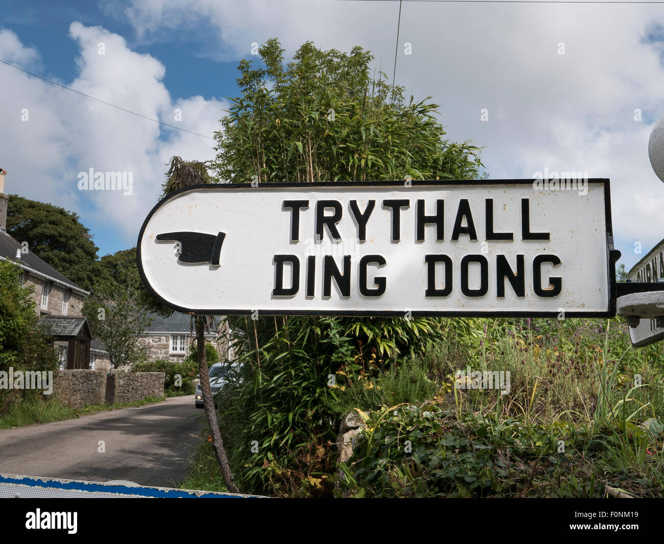 Old village sign pointing way to DING DONG in Cornwall, UK Stock Photo ...