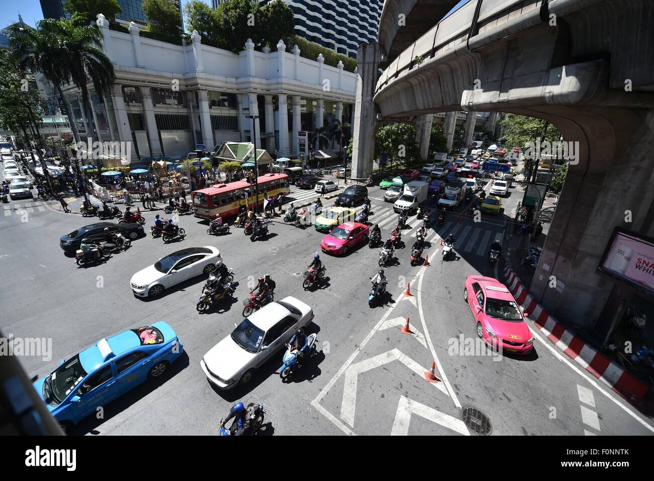 Shrine ratchaprasong intersection bangkok thailand hi-res stock ...