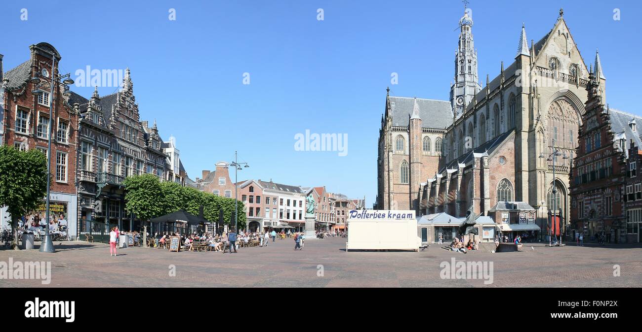 Grote Kerk or St. Bavo church on the central market square (Grote Markt ...