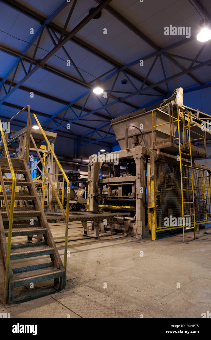 Aggregate factory hi-res stock photography and images - Alamy