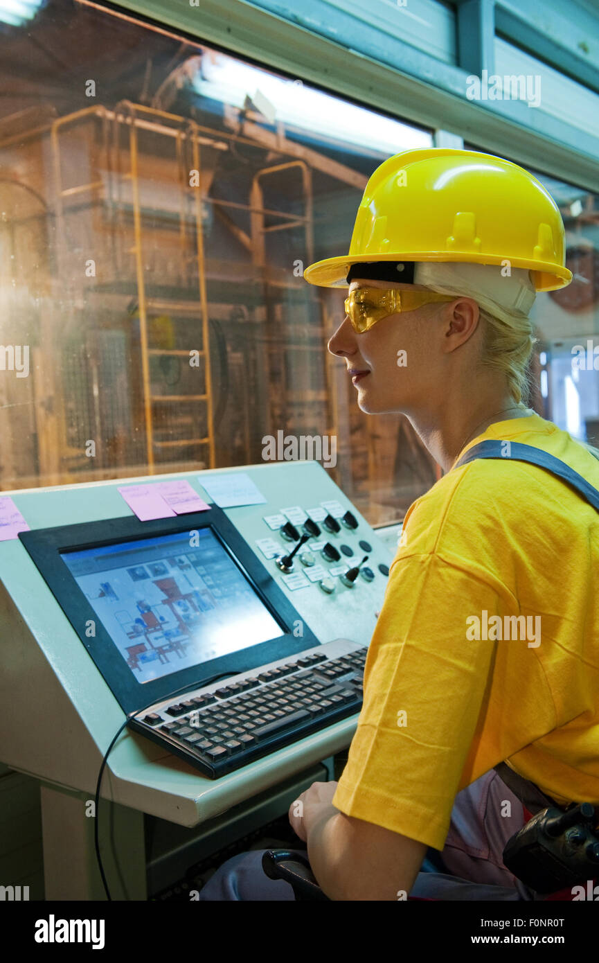 Female heavy equipment operator hi-res stock photography and images - Alamy