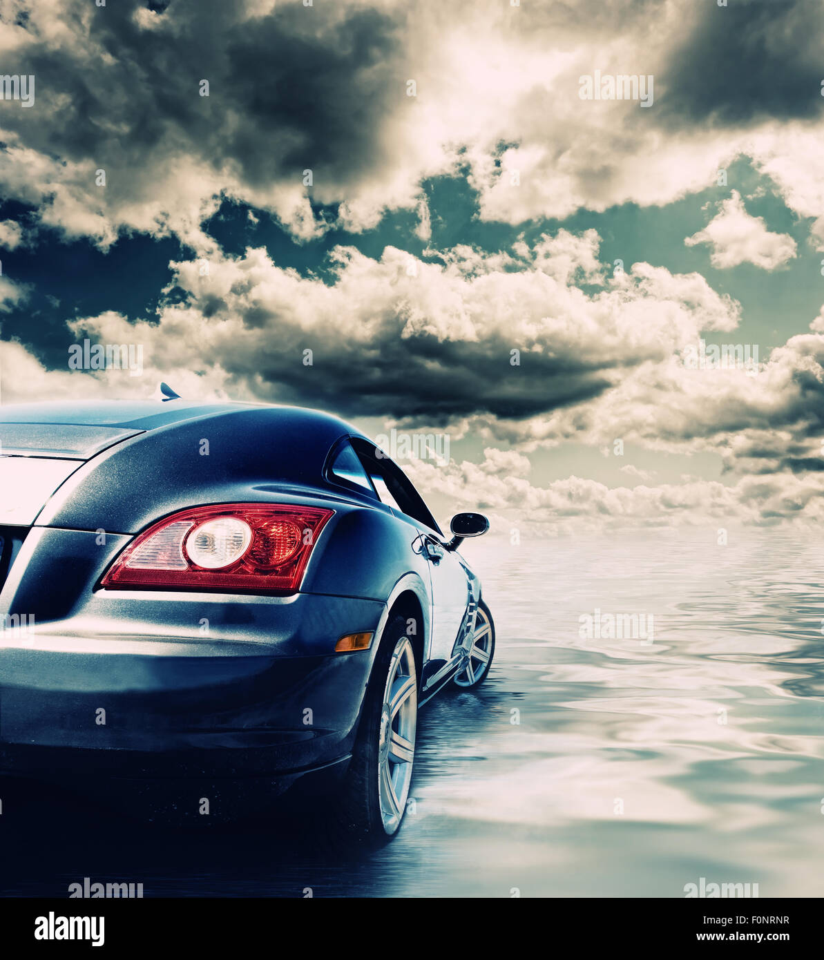 Blue sky reflected in car hi-res stock photography and images - Alamy