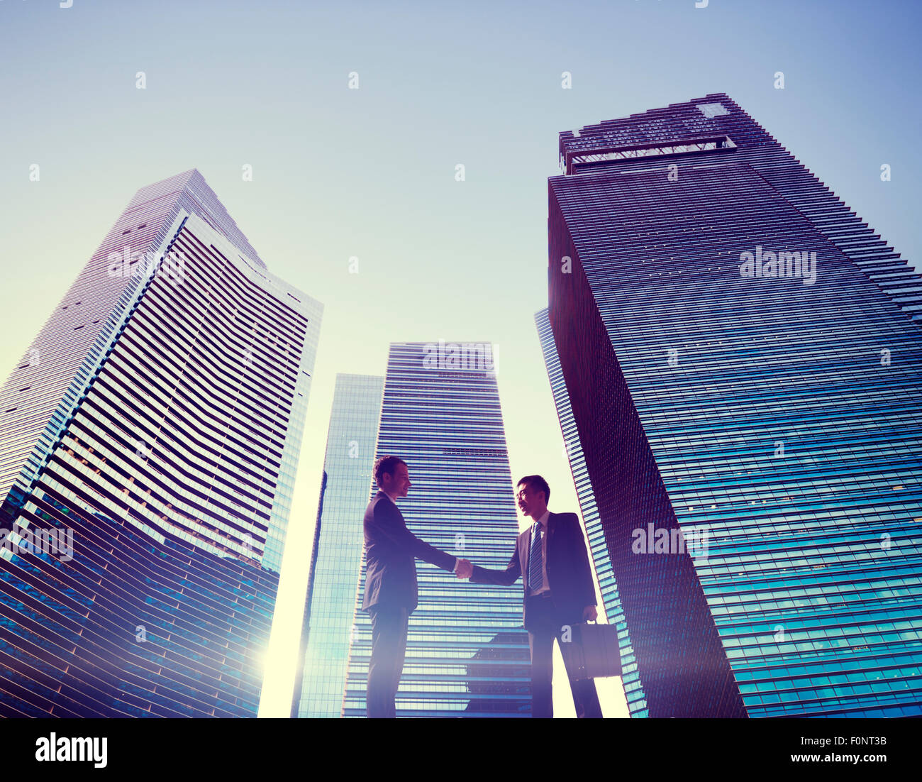 Handshake partnership hi-res stock photography and images - Alamy