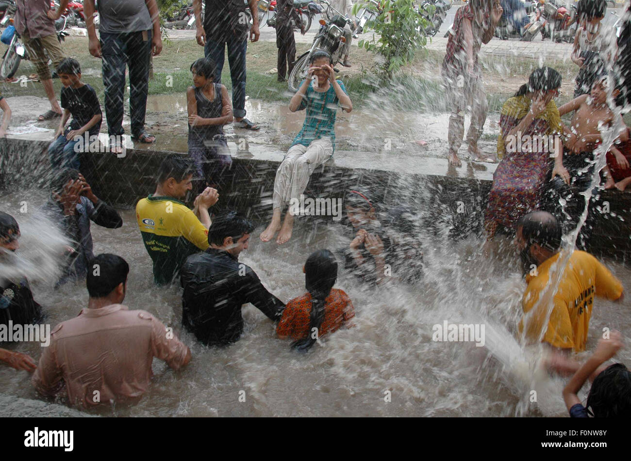 Lahore canal hi-res stock photography and images - Alamy