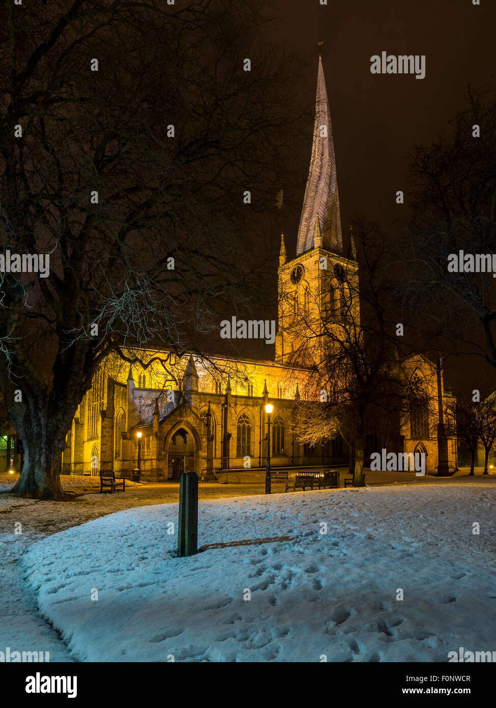 Chesterfield crooked spire snow hi-res stock photography and images - Alamy