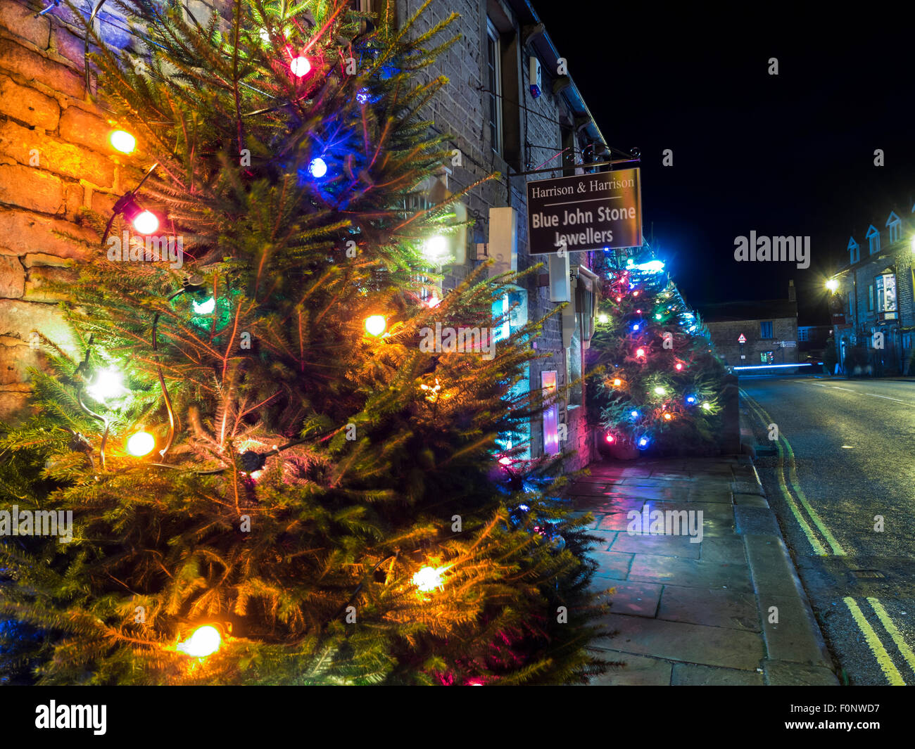 Christmas illuminations in the Peak District village of Castleton ...