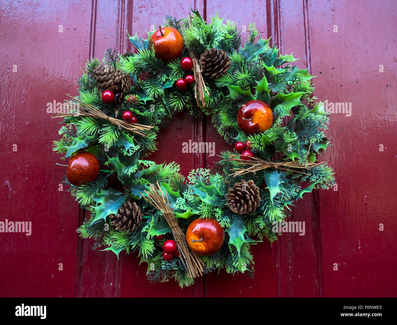 Holly wreath hi-res stock photography and images - Alamy