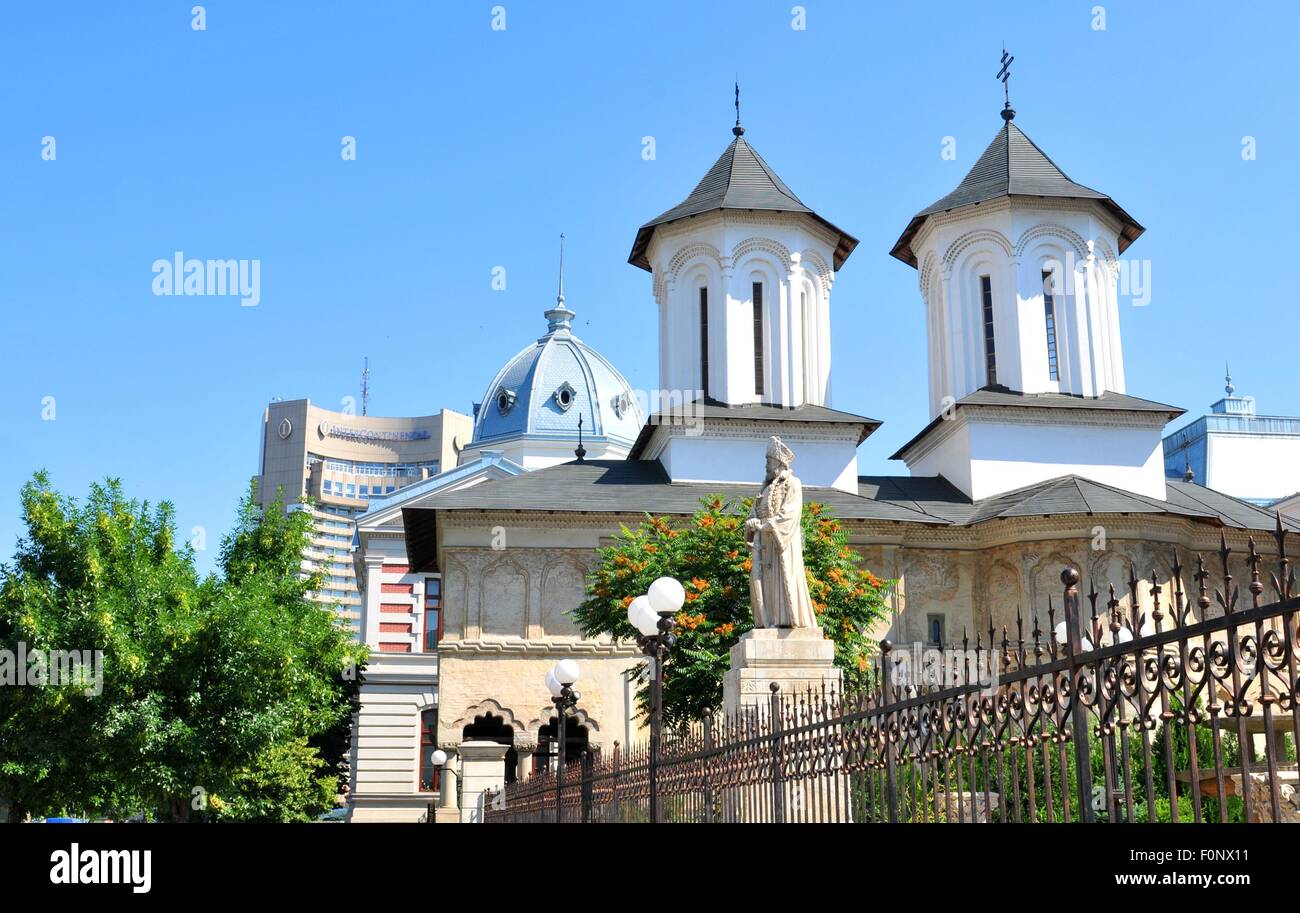 Old brick building in bucharest downtown hi-res stock photography and ...